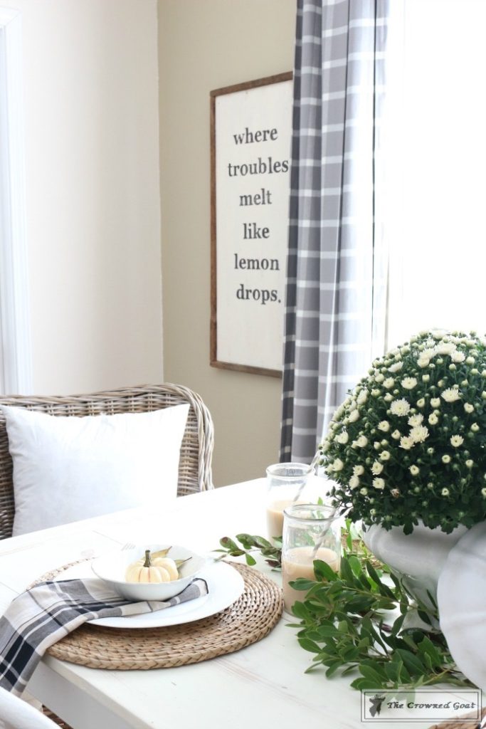 Fall Decorating: The Breakfast Nook
