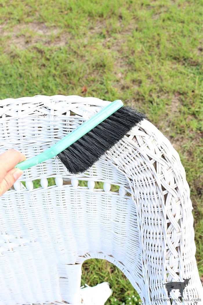 How to Spray Paint Wicker Furniture
