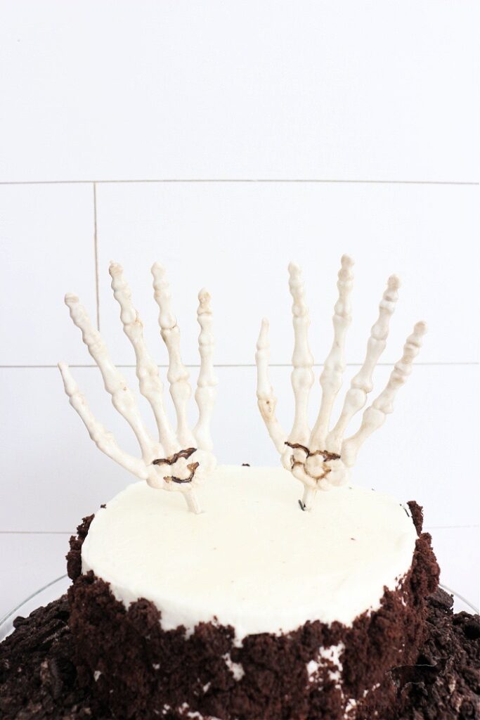 How to Decorate a Store Bought Cake for Halloween