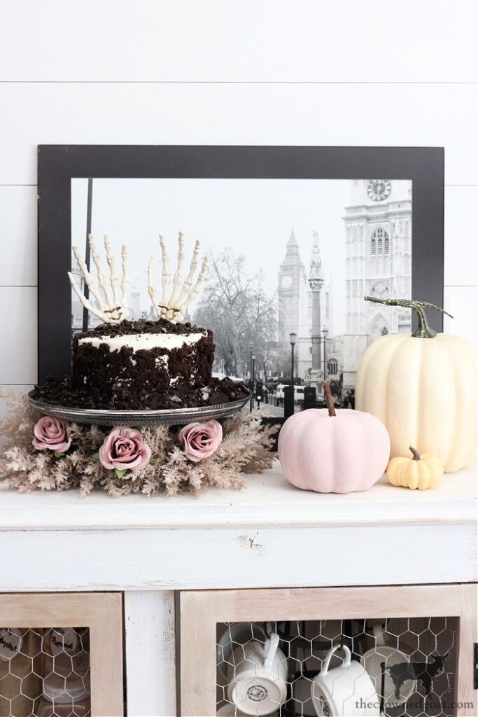 How to Decorate a Store Bought Cake for Halloween