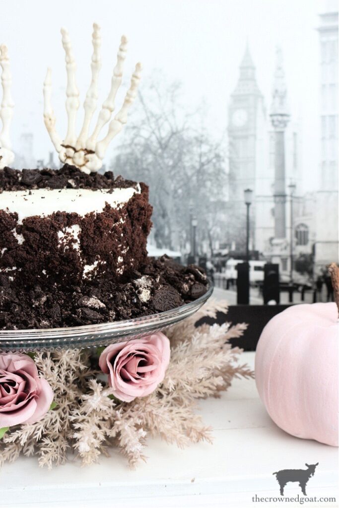 How to Decorate a Store Bought Cake for Halloween